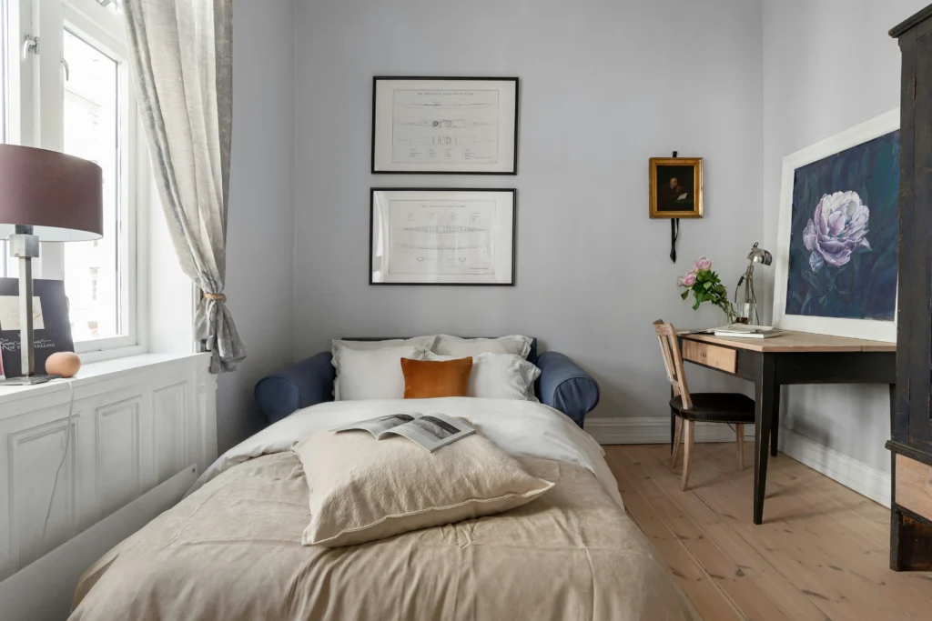 How To Setup A Small Bedroom: Best Layout Ideas For A 7X7 Space ...